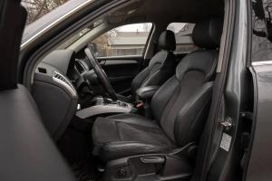 Grey Audi Q5 2011 in Jelgava, with an engine capacity of 2.00 L and mileage of 263 thousand km for 10900 €, photo 11 on AUTOMOTO.COM.LV
