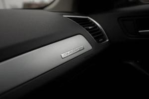 Grey Audi Q5 2011 in Jelgava, with an engine capacity of 2.00 L and mileage of 263 thousand km for 10900 €, photo 13 on AUTOMOTO.COM.LV