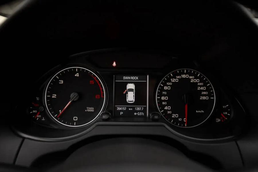 Grey Audi Q5 2011 in Jelgava, with an engine capacity of 2.00 L and mileage of 263 thousand km for 10900 €, photo 14 on AUTOMOTO.COM.LV