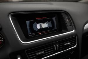 Grey Audi Q5 2011 in Jelgava, with an engine capacity of 2.00 L and mileage of 263 thousand km for 10900 €, photo 16 on AUTOMOTO.COM.LV