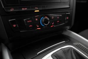 Grey Audi Q5 2011 in Jelgava, with an engine capacity of 2.00 L and mileage of 263 thousand km for 10900 €, photo 17 on AUTOMOTO.COM.LV