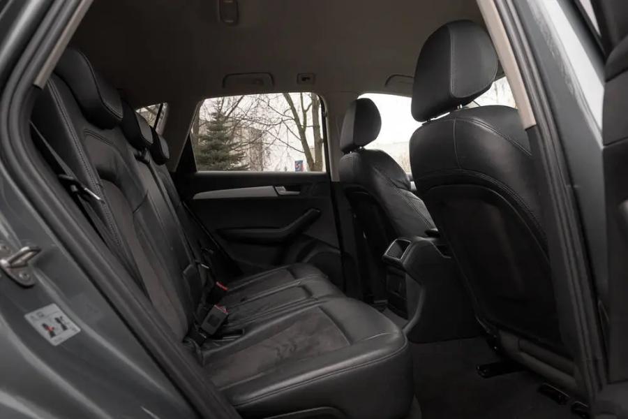 Grey Audi Q5 2011 in Jelgava, with an engine capacity of 2.00 L and mileage of 263 thousand km for 10900 €, photo 20 on AUTOMOTO.COM.LV