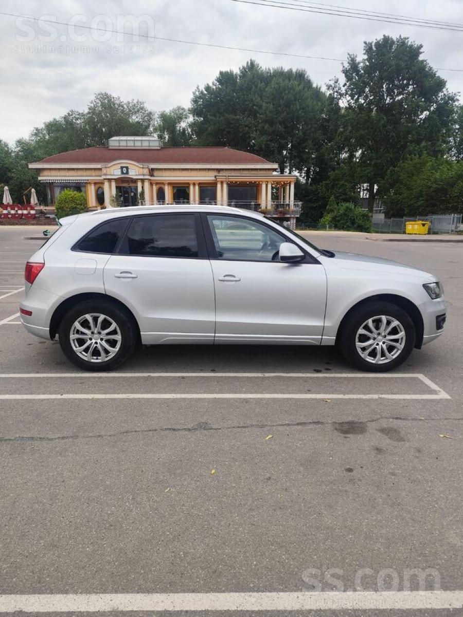 Grey Audi Q5 2011 in Riga, with an engine capacity of 2.00 L and mileage of 240 thousand km for 7000 €, photo 5 on AUTOMOTO.COM.LV