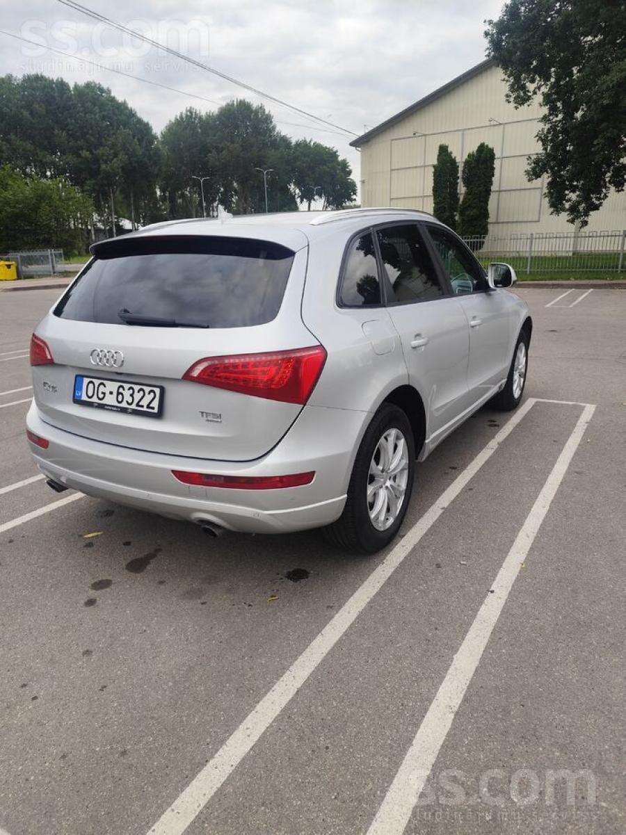 Grey Audi Q5 2011 in Riga, with an engine capacity of 2.00 L and mileage of 240 thousand km for 7000 €, photo 8 on AUTOMOTO.COM.LV