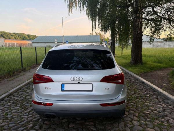 Grey Audi Q5 2011 in Kaunas, with an engine capacity of 1.97 L and mileage of 337 thousand km for 8500 €, photo 6 on AUTOMOTO.COM.LV