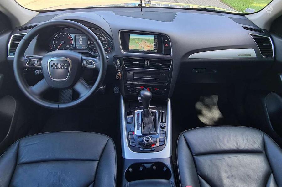 Grey Audi Q5 2011 in Taurage, with an engine capacity of 1.97 L and mileage of 265 thousand km for 7900 €, photo 12 on AUTOMOTO.COM.LV