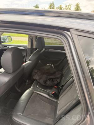 Grey Audi Q5 2011 in Jelgava, with an engine capacity of 2.00 L and mileage of 300 thousand km for 11000 €, photo 11 on AUTOMOTO.COM.LV