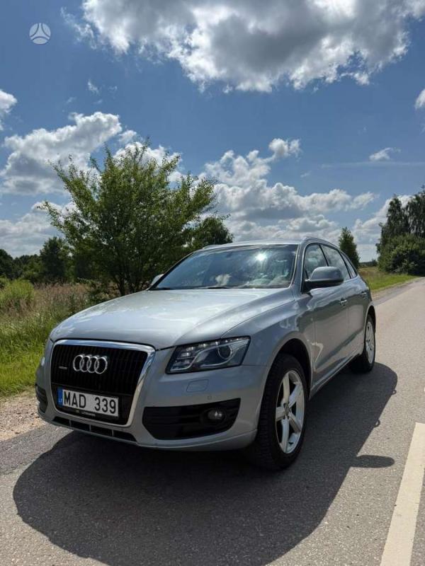 Grey Audi Q5 2011 in Vilnius, with an engine capacity of 2.97 L and mileage of 299 thousand km for 9600 €, photo 1 on AUTOMOTO.COM.LV