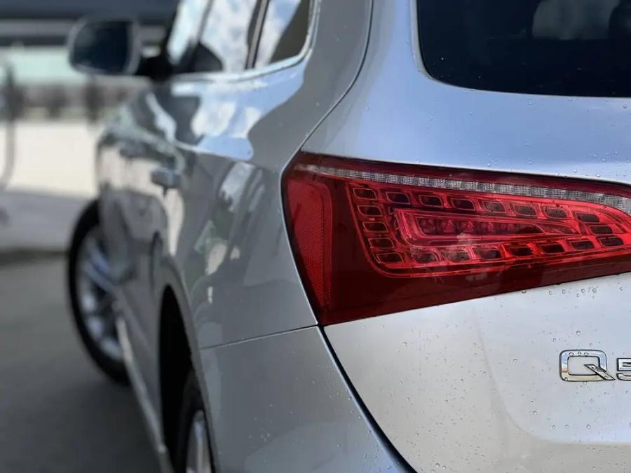 Pelēks Audi Q5 2011 Rēzekne, ar dzinēja tilpumu 2.00 L un nobraukumu 267 tūkst. km par 10200 €, foto 6 vietnē AUTOMOTO.COM.LV