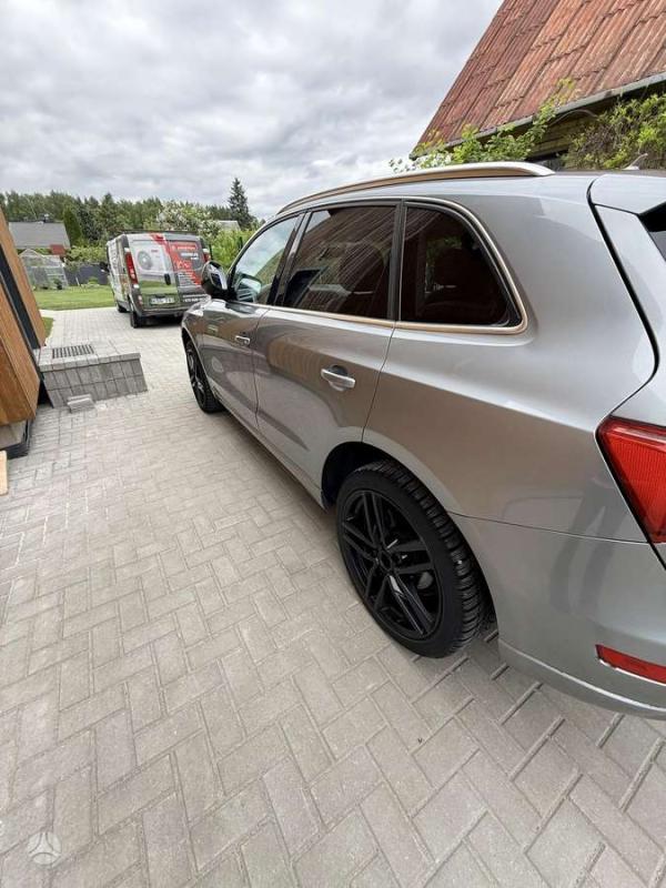 Grey Audi Q5 2011 in Vilnius, with an engine capacity of 1.98 L and mileage of 313 thousand km for 7100 €, photo 4 on AUTOMOTO.COM.LV
