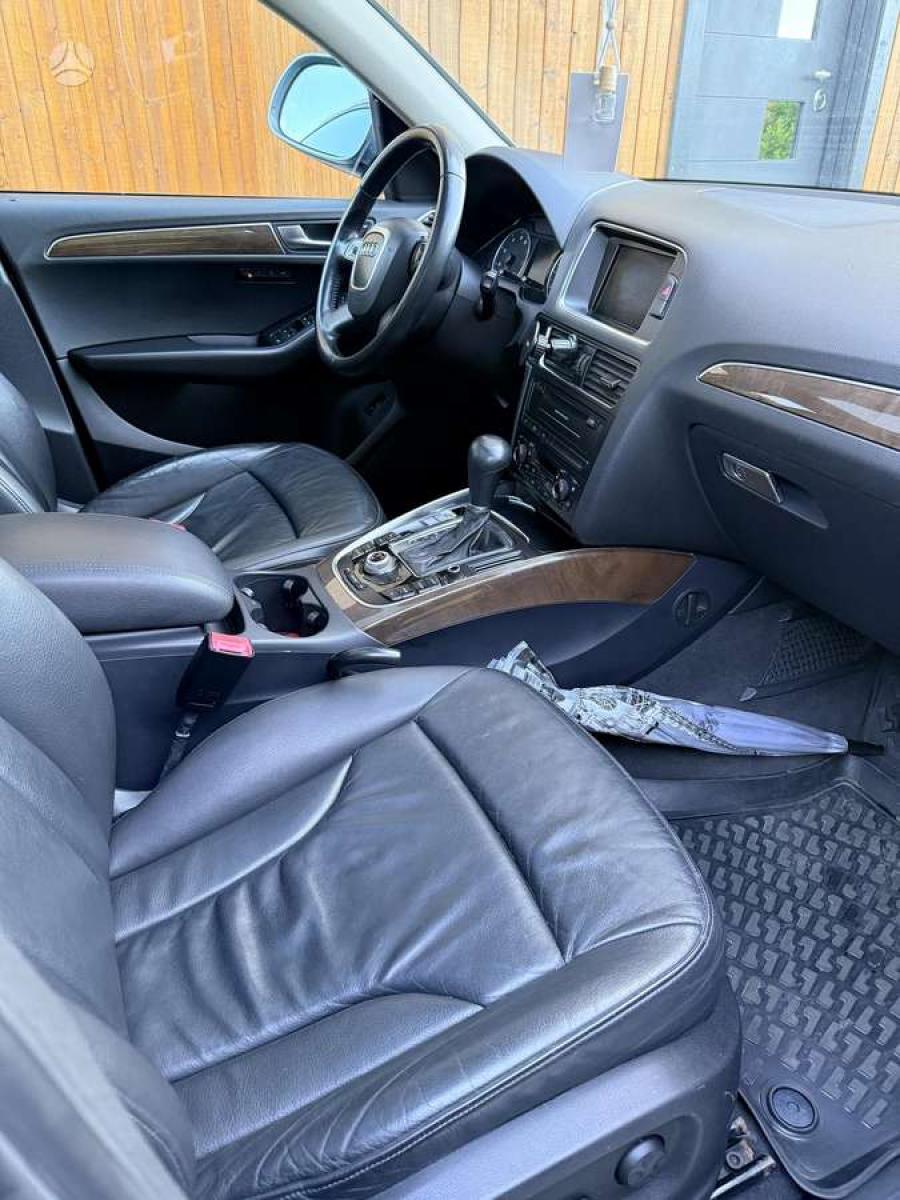 Grey Audi Q5 2011 in Vilnius, with an engine capacity of 1.98 L and mileage of 313 thousand km for 7100 €, photo 14 on AUTOMOTO.COM.LV