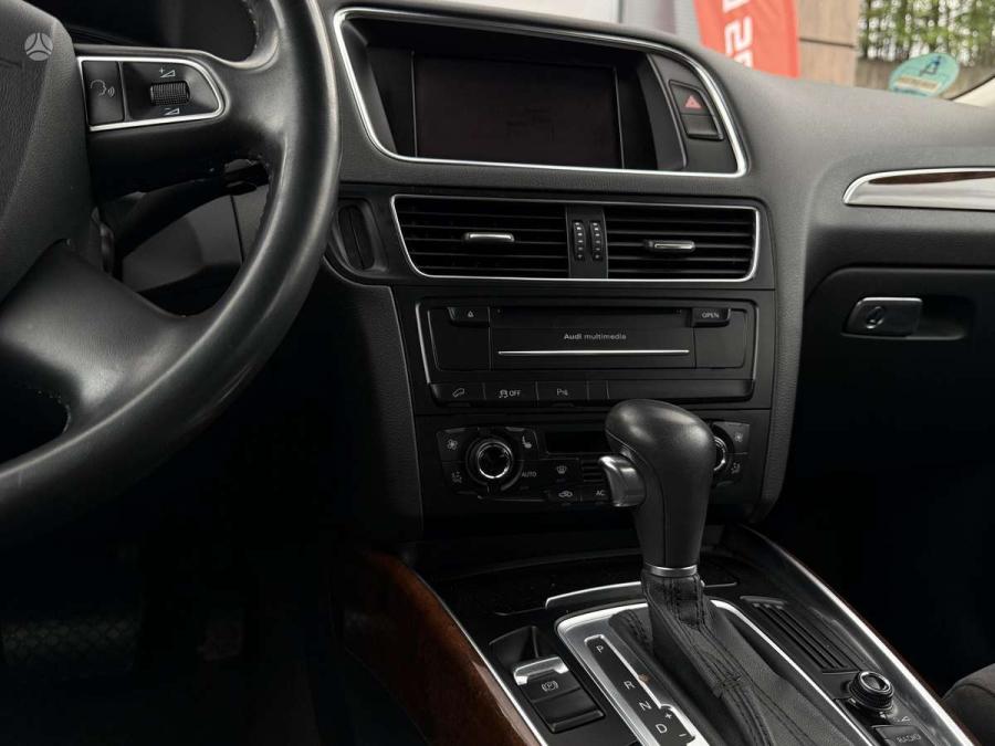 Grey Audi Q5 2011 in Vilnius, with an engine capacity of 2.97 L and mileage of 324 thousand km for 9400 €, photo 12 on AUTOMOTO.COM.LV