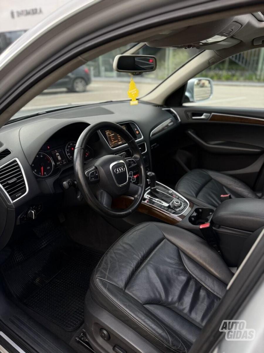 Pelēks Audi Q5 2011 Šauļi, ar dzinēja tilpumu 3.20 L un nobraukumu 269 tūkst. km par 6500 €, foto 10 vietnē AUTOMOTO.COM.LV