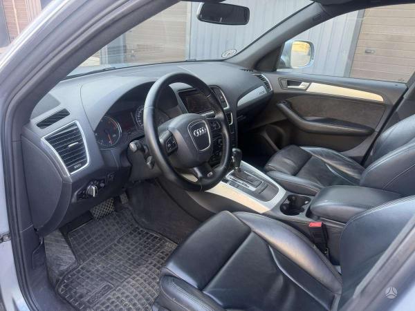 Grey Audi Q5 2011 in Panevezys, with an engine capacity of 2.97 L and mileage of 265 thousand km for 6555 €, photo 11 on AUTOMOTO.COM.LV