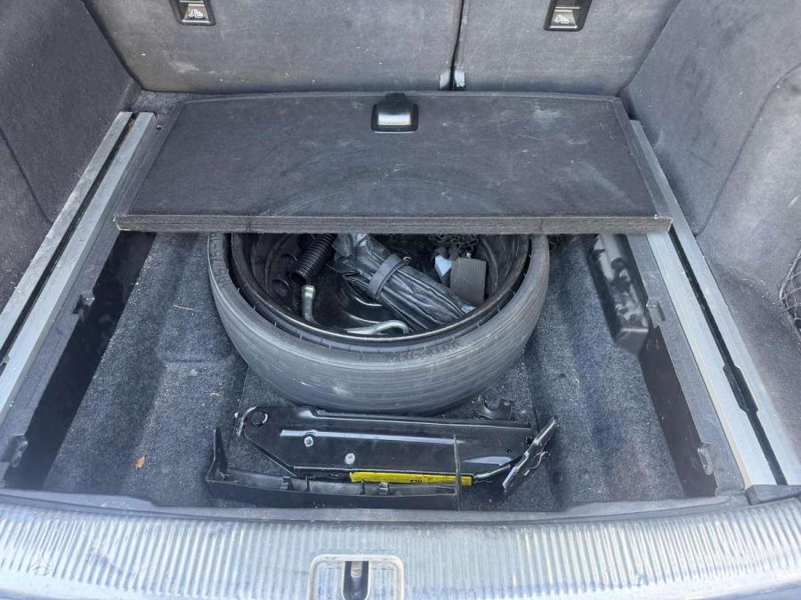 Pelēks Audi Q5 2011 Panevēža, ar dzinēja tilpumu 2.97 L un nobraukumu 265 tūkst. km par 6555 €, foto 21 vietnē AUTOMOTO.COM.LV