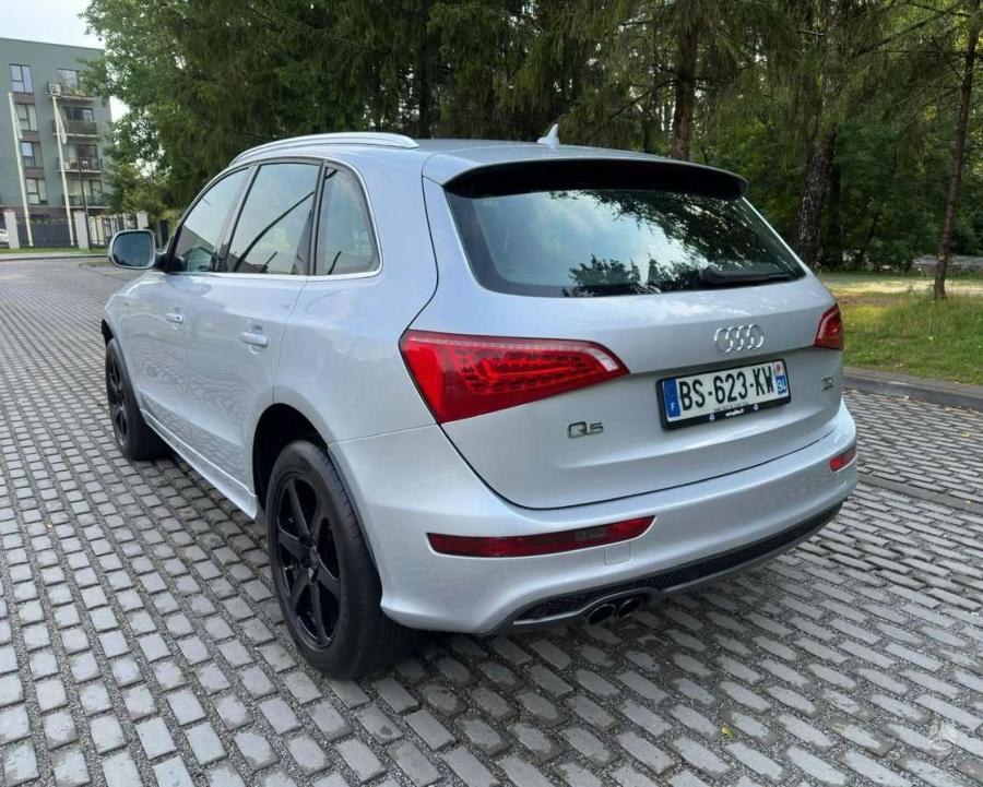 Grey Audi Q5 2011 in Vilnius, with an engine capacity of 1.97 L and mileage of 193 thousand km for 9100 €, photo 5 on AUTOMOTO.COM.LV
