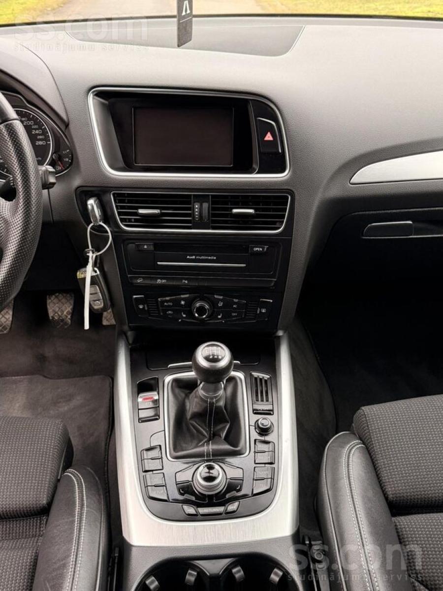 Grey Audi Q5 2012 in Ludza, with an engine capacity of 2.00 L and mileage of 128 thousand km for 10900 €, photo 13 on AUTOMOTO.COM.LV