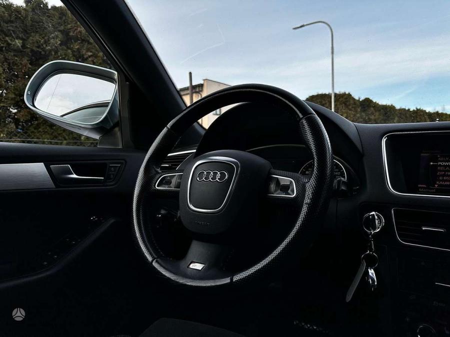 Pelēks Audi Q5 2012 Kauņa, ar dzinēja tilpumu 2.00 L un nobraukumu 270 tūkst. km par 10800 €, foto 19 vietnē AUTOMOTO.COM.LV
