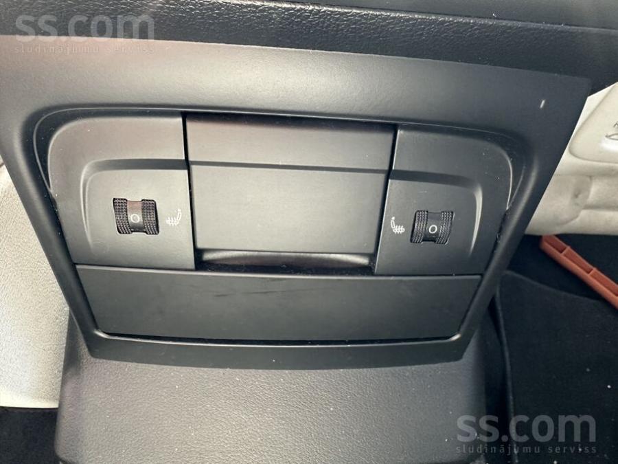Grey Audi Q5 2012 in Riga, with an engine capacity of 3.20 L and mileage of 275 thousand km for 6250 €, photo 13 on AUTOMOTO.COM.LV
