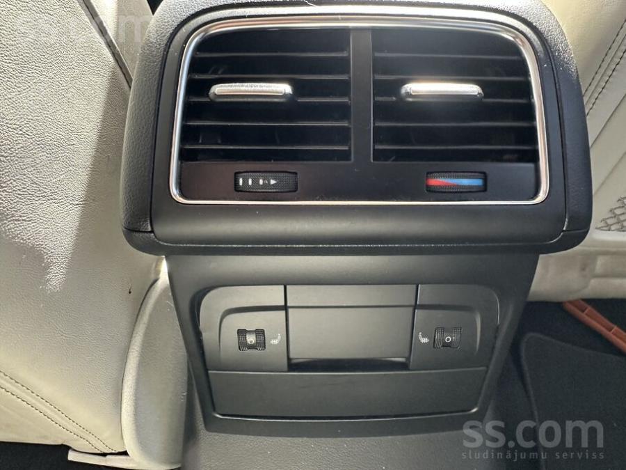 Grey Audi Q5 2012 in Riga, with an engine capacity of 3.20 L and mileage of 275 thousand km for 6250 €, photo 14 on AUTOMOTO.COM.LV