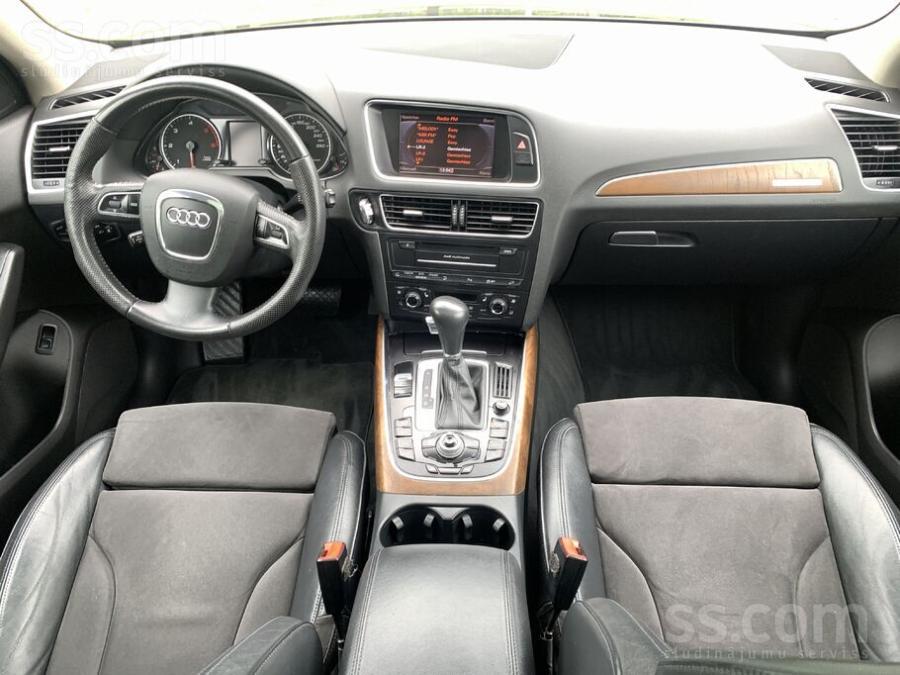Grey Audi Q5 2012 in Ogre, with an engine capacity of 2.00 L and mileage of 212 thousand km for 10970 €, photo 15 on AUTOMOTO.COM.LV