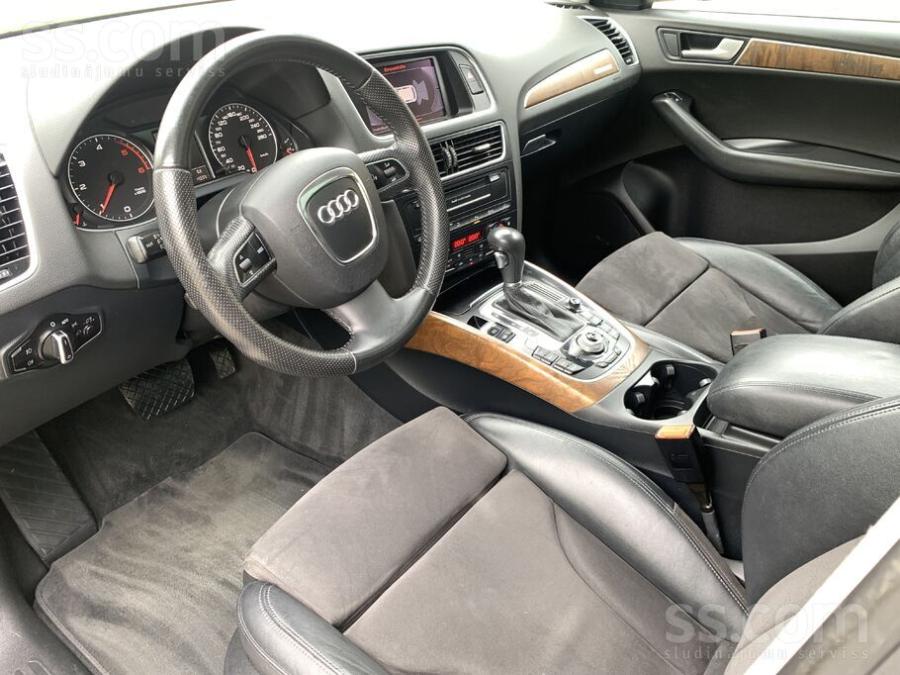 Grey Audi Q5 2012 in Ogre, with an engine capacity of 2.00 L and mileage of 212 thousand km for 10970 €, photo 16 on AUTOMOTO.COM.LV