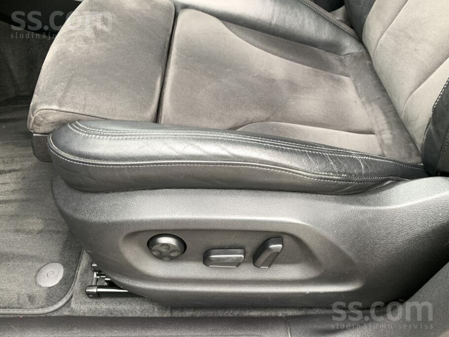 Grey Audi Q5 2012 in Ogre, with an engine capacity of 2.00 L and mileage of 212 thousand km for 10970 €, photo 17 on AUTOMOTO.COM.LV