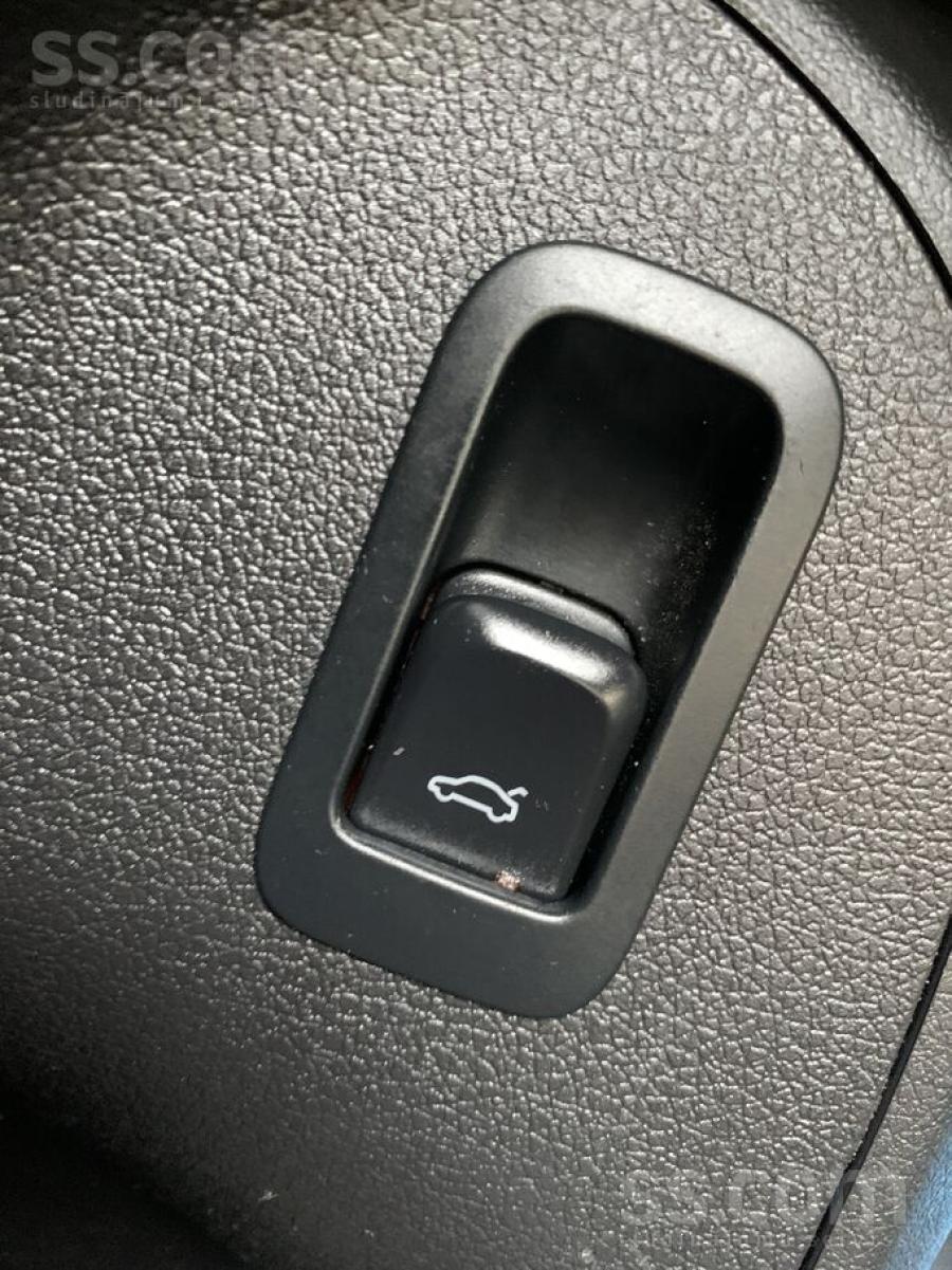 Grey Audi Q5 2012 in Ogre, with an engine capacity of 2.00 L and mileage of 212 thousand km for 10970 €, photo 25 on AUTOMOTO.COM.LV