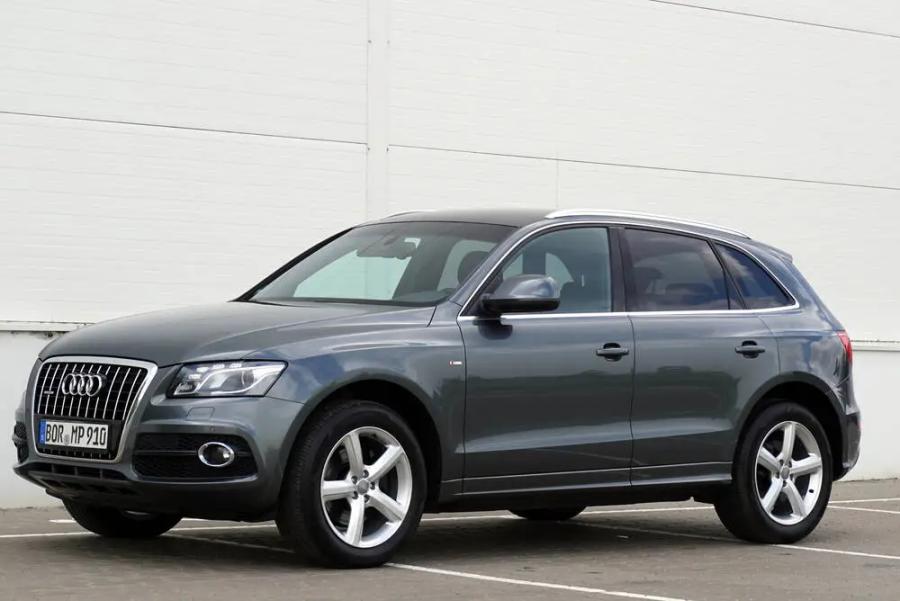 Grey Audi Q5 2012 in Riga, with an engine capacity of 3.00 L and mileage of 277 thousand km for 9700 €, photo 6 on AUTOMOTO.COM.LV