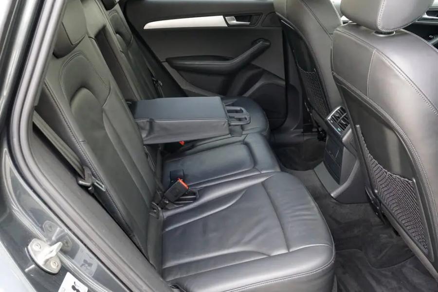 Grey Audi Q5 2012 in Riga, with an engine capacity of 3.00 L and mileage of 277 thousand km for 9700 €, photo 21 on AUTOMOTO.COM.LV