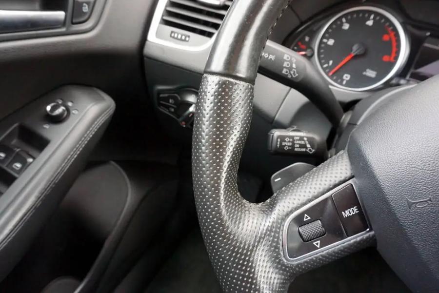 Grey Audi Q5 2012 in Riga, with an engine capacity of 3.00 L and mileage of 277 thousand km for 9700 €, photo 27 on AUTOMOTO.COM.LV