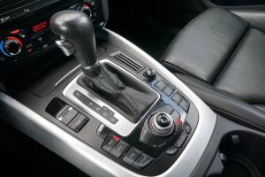 Grey Audi Q5 2012 in Riga, with an engine capacity of 3.00 L and mileage of 277 thousand km for 9700 €, photo 32 on AUTOMOTO.COM.LV