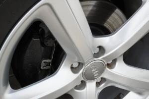 Grey Audi Q5 2012 in Riga, with an engine capacity of 3.00 L and mileage of 277 thousand km for 9700 €, photo 37 on AUTOMOTO.COM.LV