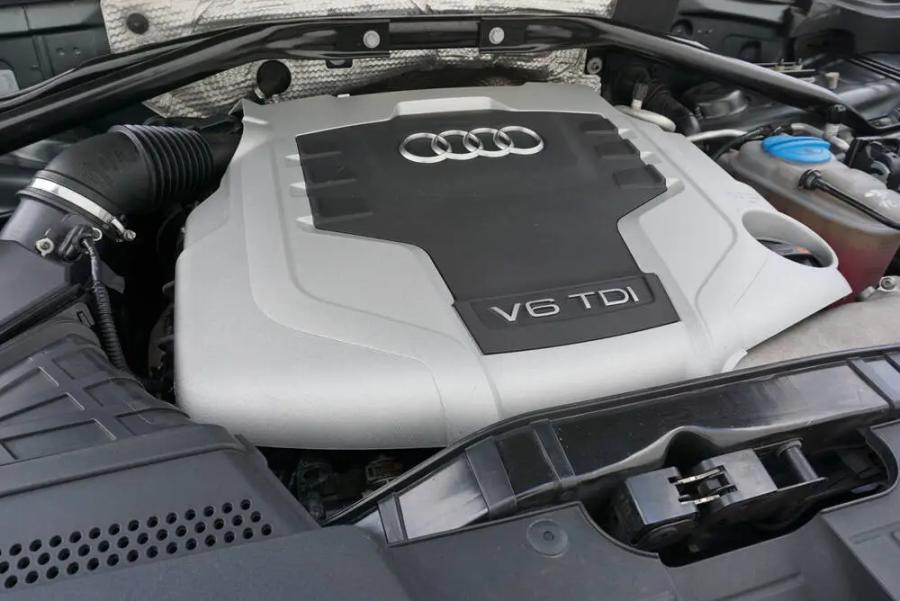 Grey Audi Q5 2012 in Riga, with an engine capacity of 3.00 L and mileage of 277 thousand km for 9700 €, photo 38 on AUTOMOTO.COM.LV
