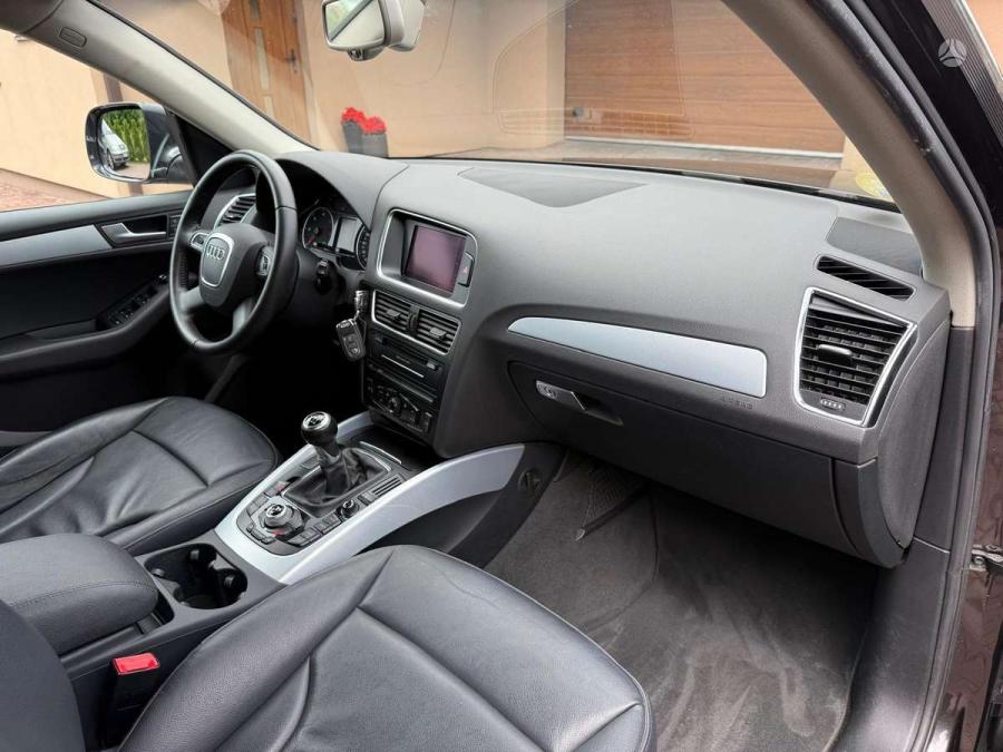 Pelēks Audi Q5 2012 Utena, ar dzinēja tilpumu 1.97 L un nobraukumu 219 tūkst. km par 9650 €, foto 19 vietnē AUTOMOTO.COM.LV