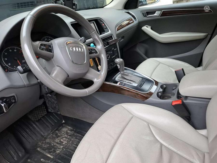 Grey Audi Q5 2012 in Gargzdai, with an engine capacity of 1.98 L and mileage of 260 thousand km for 8900 €, photo 6 on AUTOMOTO.COM.LV