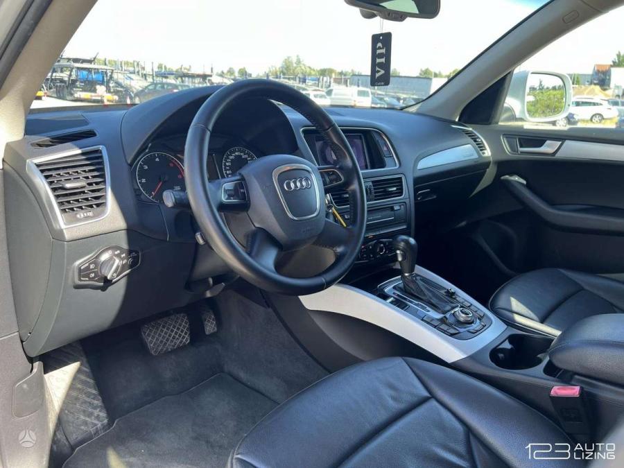 Grey Audi Q5 2012 in Taurage, with an engine capacity of 2.00 L and mileage of 151 thousand km for 9650 €, photo 11 on AUTOMOTO.COM.LV