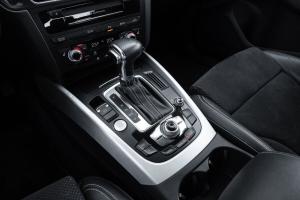 Pelēks Audi Q5 2012 Mārupe, ar dzinēja tilpumu 3.00 L un nobraukumu 164 tūkst. km par 11950 €, foto 25 vietnē AUTOMOTO.COM.LV