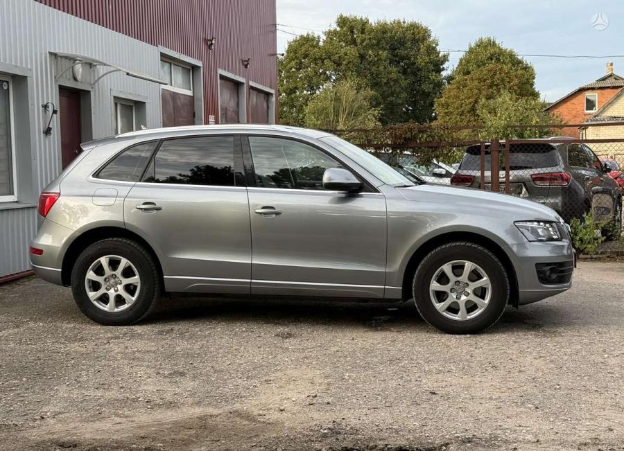 Grey Audi Q5 2012 in Ukmerge, with an engine capacity of 1.97 L and mileage of 270 thousand km for 8800 €, photo 8 on AUTOMOTO.COM.LV