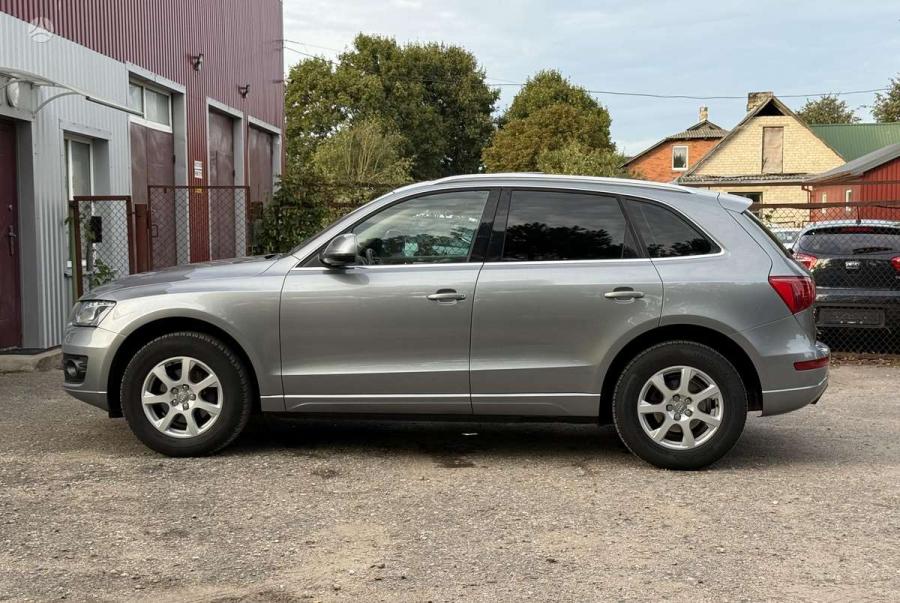 Grey Audi Q5 2012 in Ukmerge, with an engine capacity of 1.97 L and mileage of 270 thousand km for 8800 €, photo 9 on AUTOMOTO.COM.LV