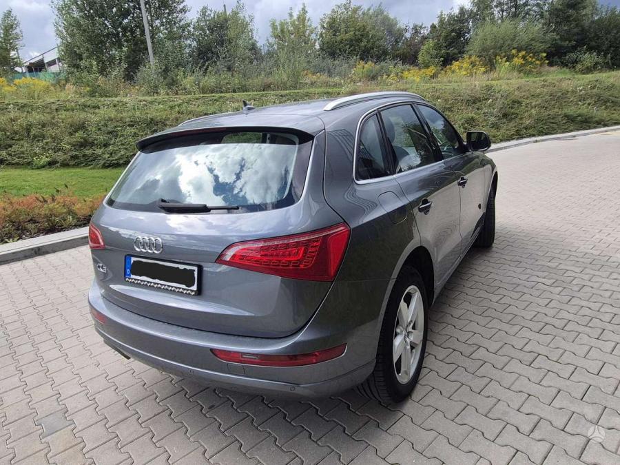 Grey Audi Q5 2012 in Vilnius, with an engine capacity of 1.97 L and mileage of 245 thousand km for 11000 €, photo 4 on AUTOMOTO.COM.LV