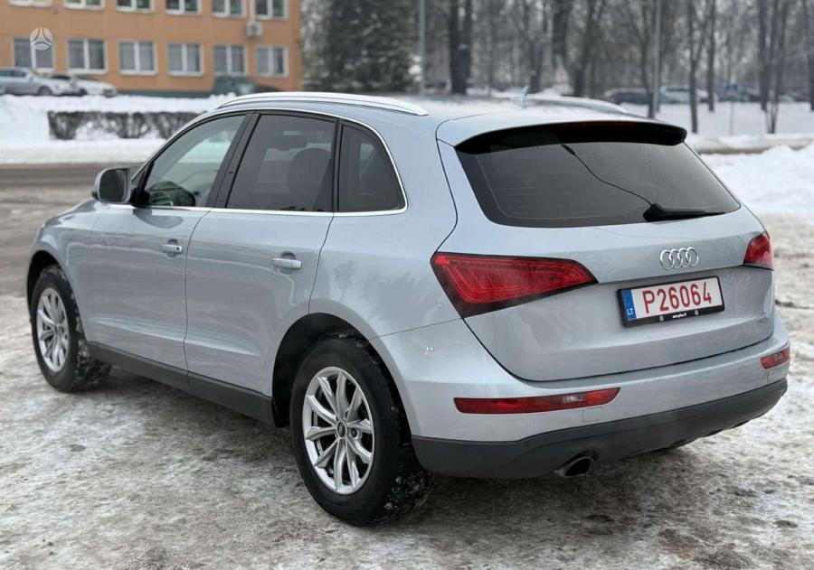Grey Audi Q5 2013 in Ukmerge, with an engine capacity of 2.00 L and mileage of 214 thousand km for 11900 €, photo 3 on AUTOMOTO.COM.LV