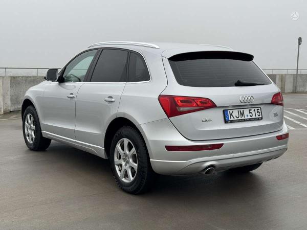 Grey Audi Q5 2013 in Vilnius, with an engine capacity of 2.00 L and mileage of 403 thousand km for 8700 €, photo 7 on AUTOMOTO.COM.LV