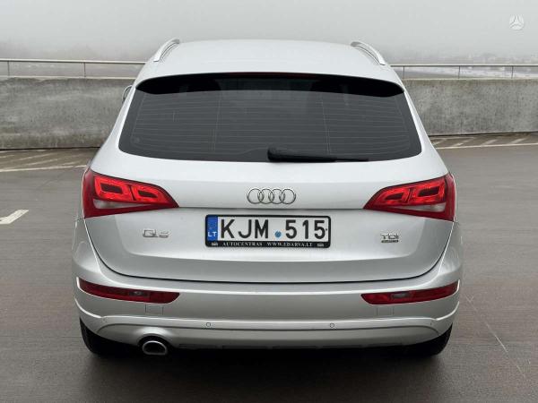 Grey Audi Q5 2013 in Vilnius, with an engine capacity of 2.00 L and mileage of 403 thousand km for 8700 €, photo 8 on AUTOMOTO.COM.LV