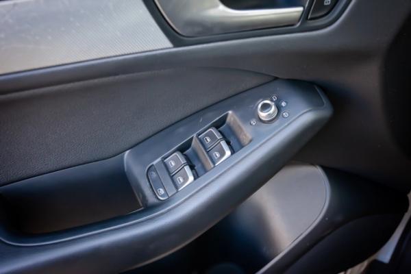 Grey Audi Q5 2013 in Riga, with an engine capacity of 2.00 L and mileage of 311 thousand km for 13490 €, photo 2 on AUTOMOTO.COM.LV
