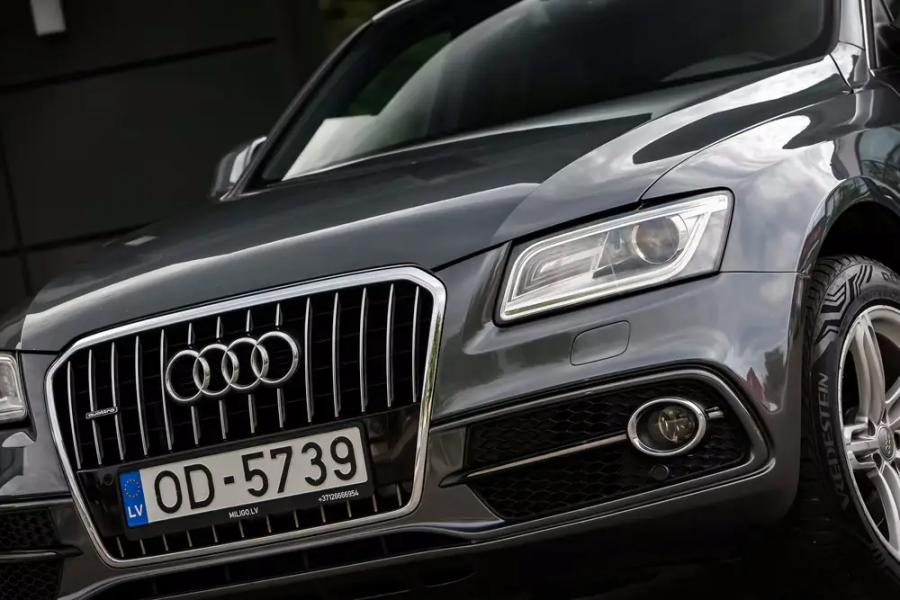 Grey Audi Q5 2013 in Jelgava, with an engine capacity of 2.00 L and mileage of 256 thousand km for 13900 €, photo 4 on AUTOMOTO.COM.LV
