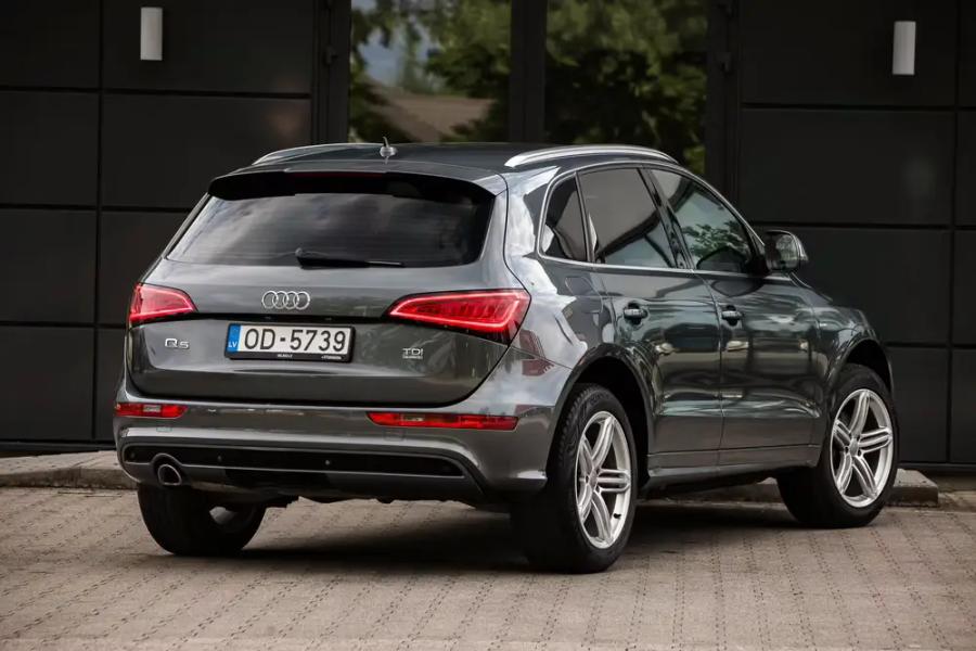 Grey Audi Q5 2013 in Jelgava, with an engine capacity of 2.00 L and mileage of 256 thousand km for 13900 €, photo 7 on AUTOMOTO.COM.LV