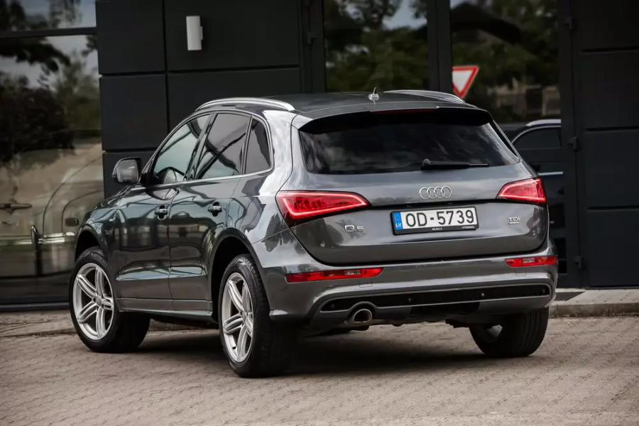 Grey Audi Q5 2013 in Jelgava, with an engine capacity of 2.00 L and mileage of 256 thousand km for 13900 €, photo 9 on AUTOMOTO.COM.LV