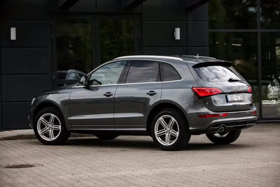 Grey Audi Q5 2013 in Jelgava, with an engine capacity of 2.00 L and mileage of 256 thousand km for 13900 €, photo 10 on AUTOMOTO.COM.LV