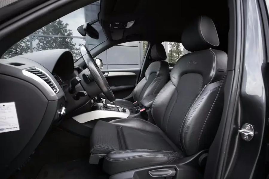 Grey Audi Q5 2013 in Jelgava, with an engine capacity of 2.00 L and mileage of 256 thousand km for 13900 €, photo 13 on AUTOMOTO.COM.LV